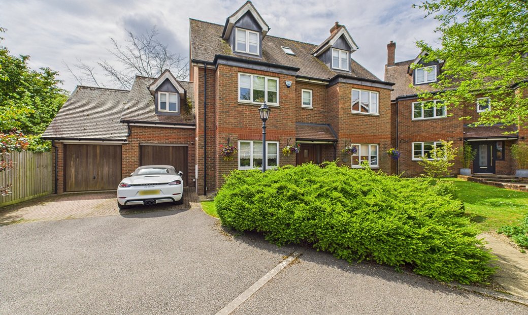 25 Willow Chase Is An Immaculately In Hazlemere, England, United ...