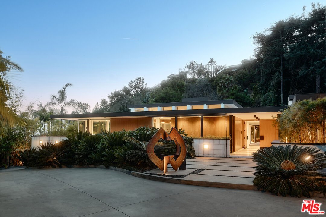 6 Bedrooms Single Family Detached In Beverly Hills, California, United ...