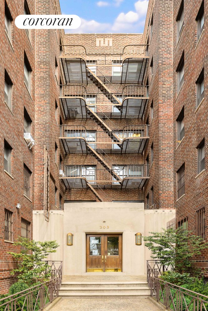 303 East 37th Street, New York, Ny 10016 In New York, New York, United ...