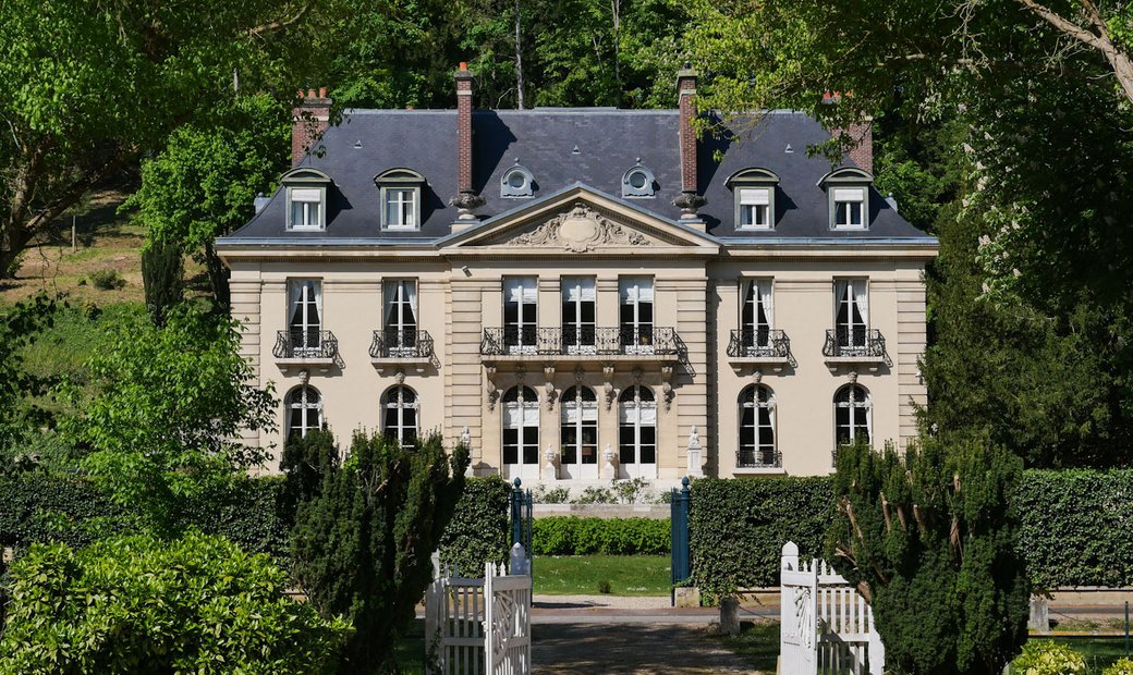 Comfortable And Elegant Neoclassical Castle In In Giverny, Normandy ...