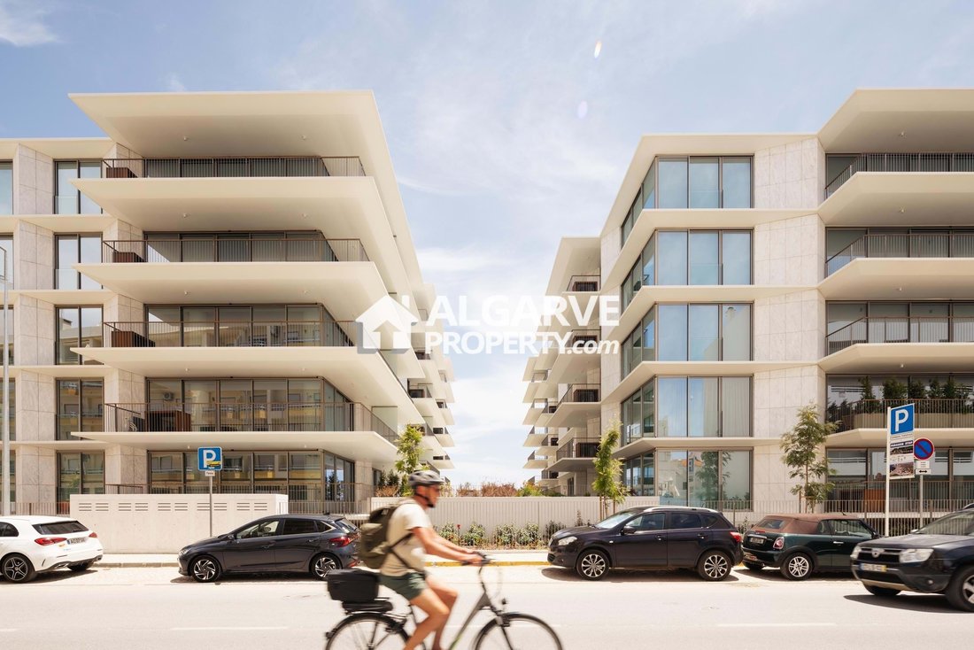 Luxury Three Bedroom Beachfront In Armação De Pêra, Faro District ...