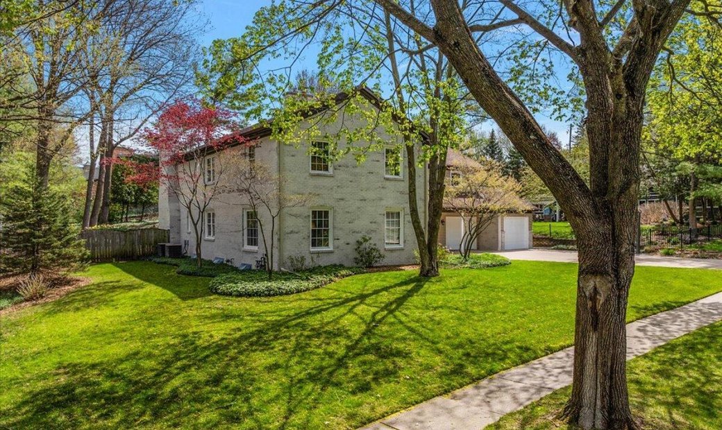 2320 Shawnee Drive Se In East Grand Rapids, Michigan, United States For ...