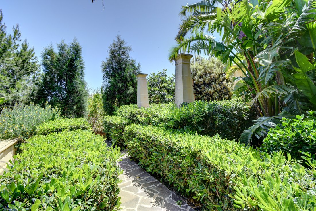 Elegant Detached Villa With Panoramic Views And Heated Pool In Xagħra ...