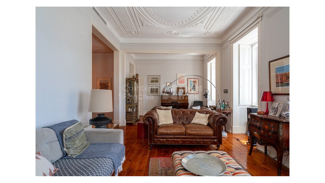 Renovated 3 Bedroom Plus One Apartment In In Lisbon, Lisbon, Portugal ...