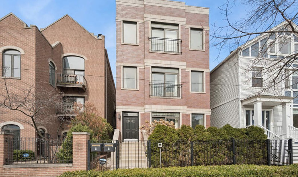 Duplex Down In An All Brick Two Unit In Chicago, Illinois, United ...