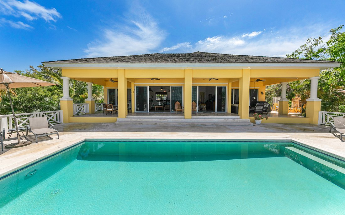 Whatavue, Windermere Island, In Savannah Sound, Central Eleuthera, The ...