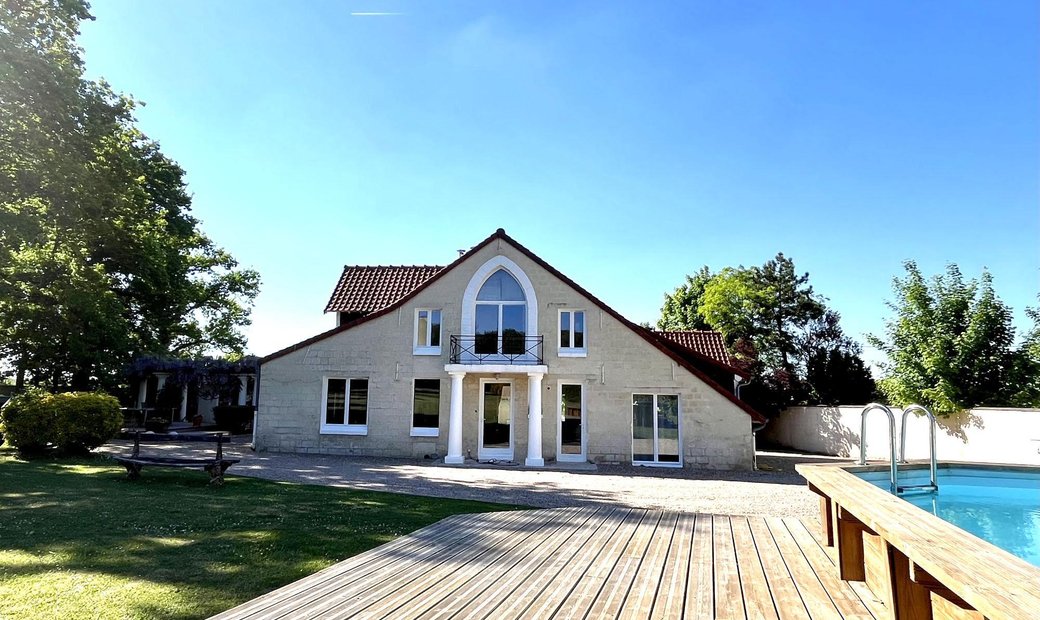 Mériel Individuelle In Mériel, île De France, France For Sale (15626222)