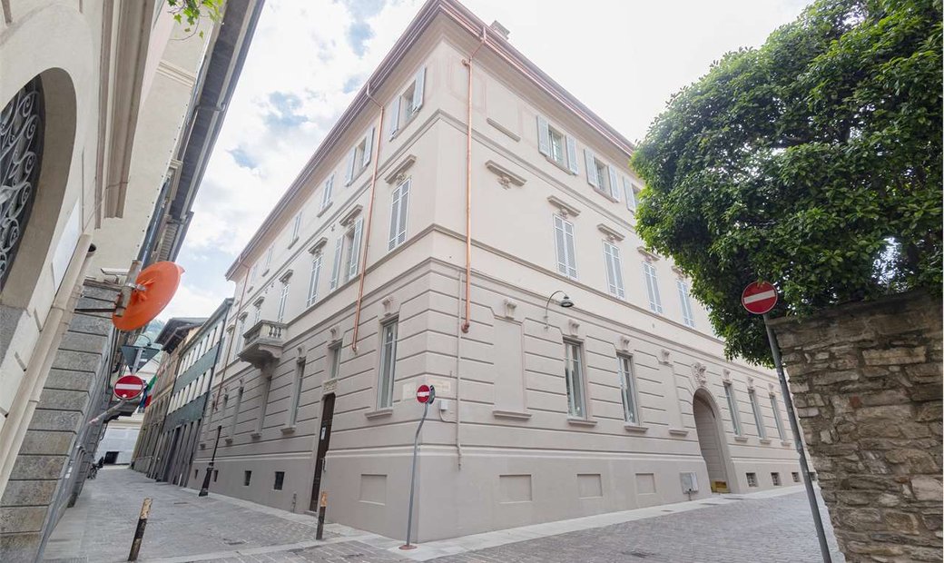 Como Historic Centre Two Room Apartment Via Giusep In Como, Lombardy ...