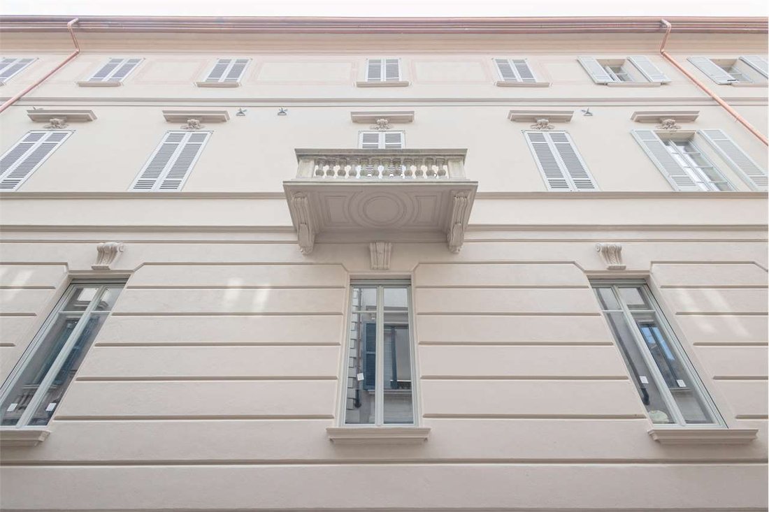 Como Historic Centre Four Room Apartment Via Parin In Como, Lombardy ...