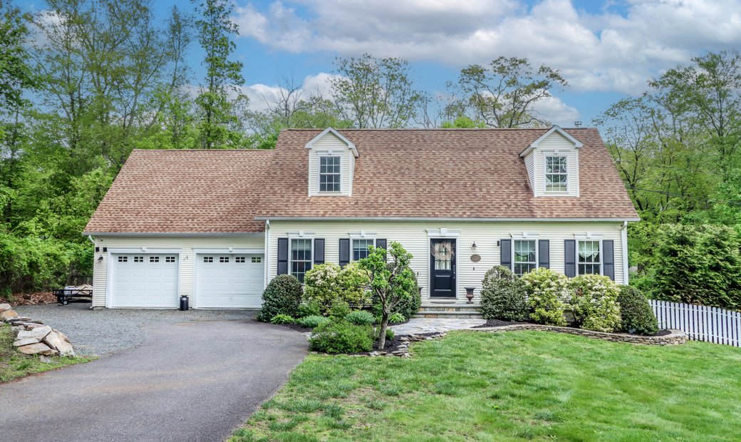 Timeless Cape Cod In Brookfield, Connecticut, United States For Sale ...