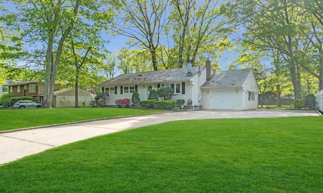 House Smithtown In Smithtown, New York, United States For Sale (15638079)