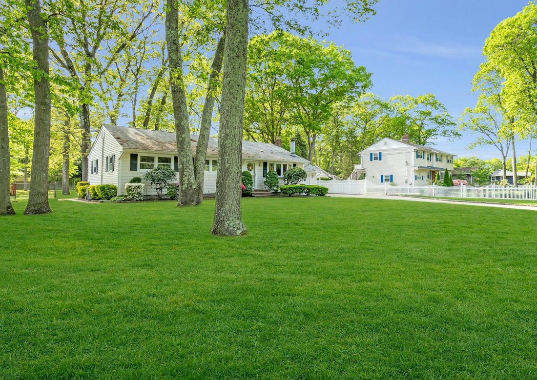 House Smithtown In Smithtown, New York, United States For Sale (15638079)
