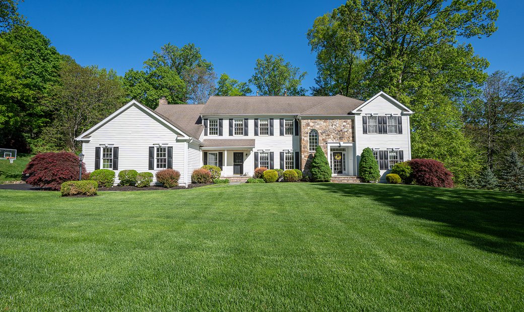Stunning Brookrace Neighborhood Colonial In Mendham, New Jersey, United ...