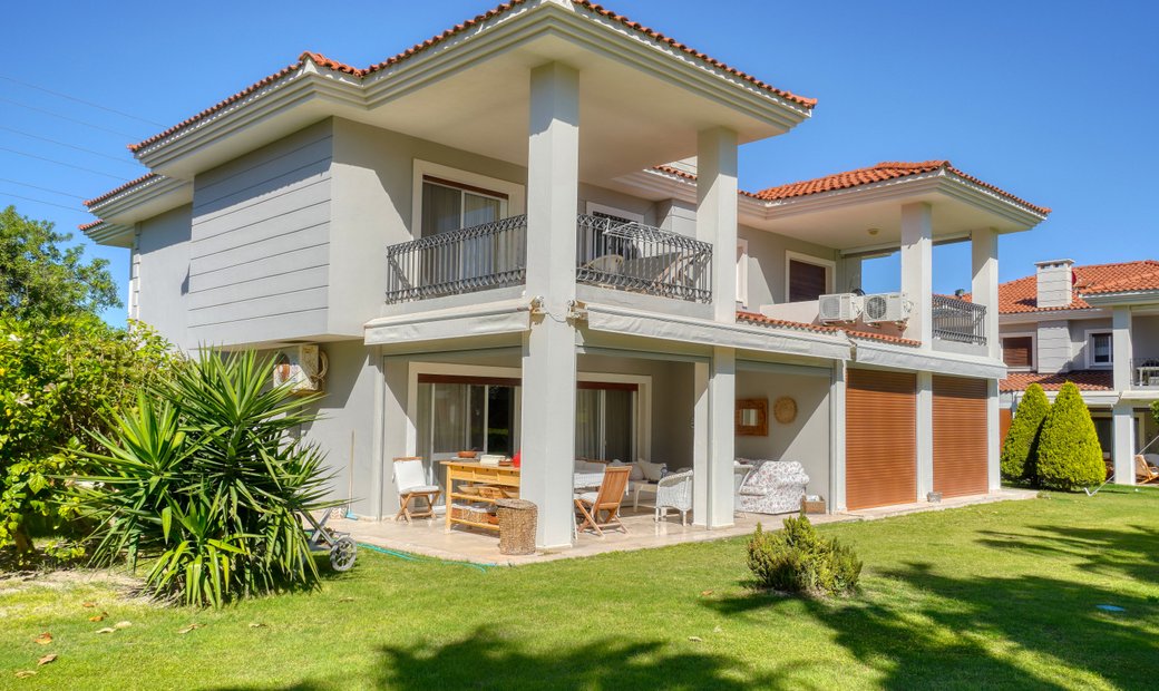 Keller Williams Mamurbaba Altın Vadi Sitesinde 430 M2 In çeşme, İzmir ...