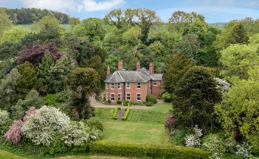 Luxury houses with wine cellar for sale in Mansfield, England, United ...