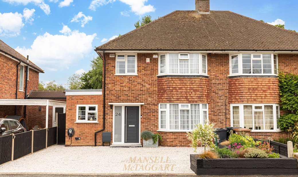 House Horley In Horley, England, United Kingdom For Sale (15653361)