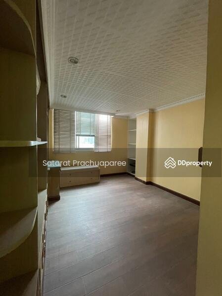 Royal Castle Pattanakarn, Bangkok In Suan Luang, Bangkok, Thailand For ...