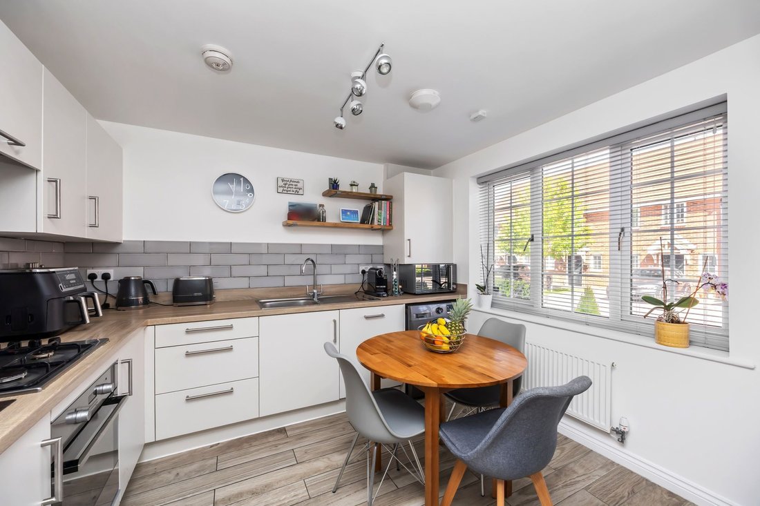 House Crawley In Crawley, England, United Kingdom For Sale (15658741)