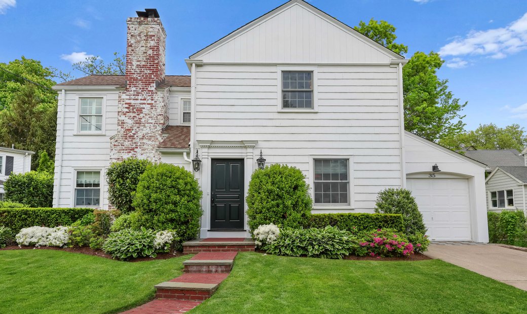 Designer Owned Classic Colonial In Bronxville, New York, United States ...