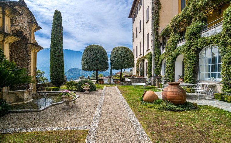 Italian Gold Luxury Homes