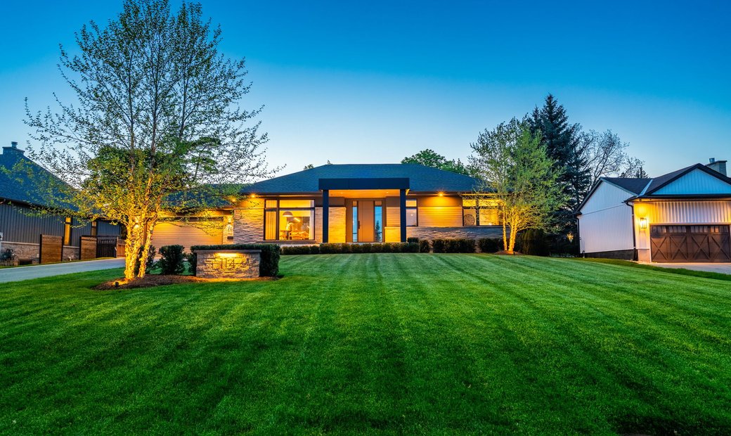 Exceptional Custom Bungalow In Sought After In Hamilton, Ontario ...