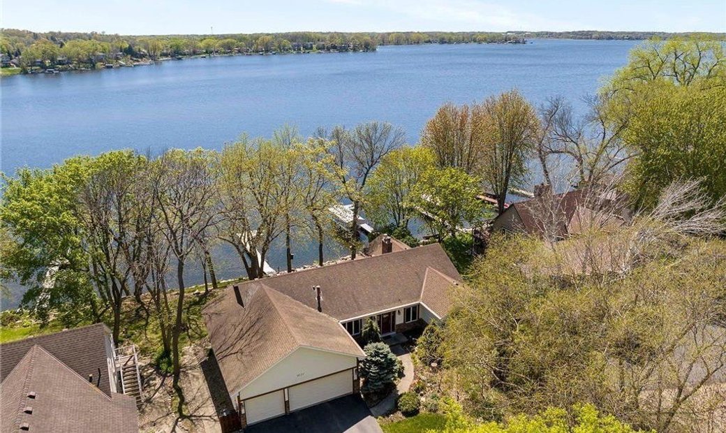 A True Lakefront Retreat In Prior Lake, Minnesota, United States For ...