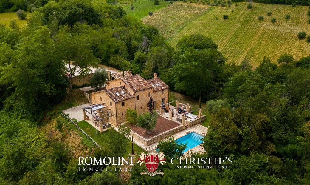 Renovated Country House With Pool For Sale In In Crocifisso, Marche ...