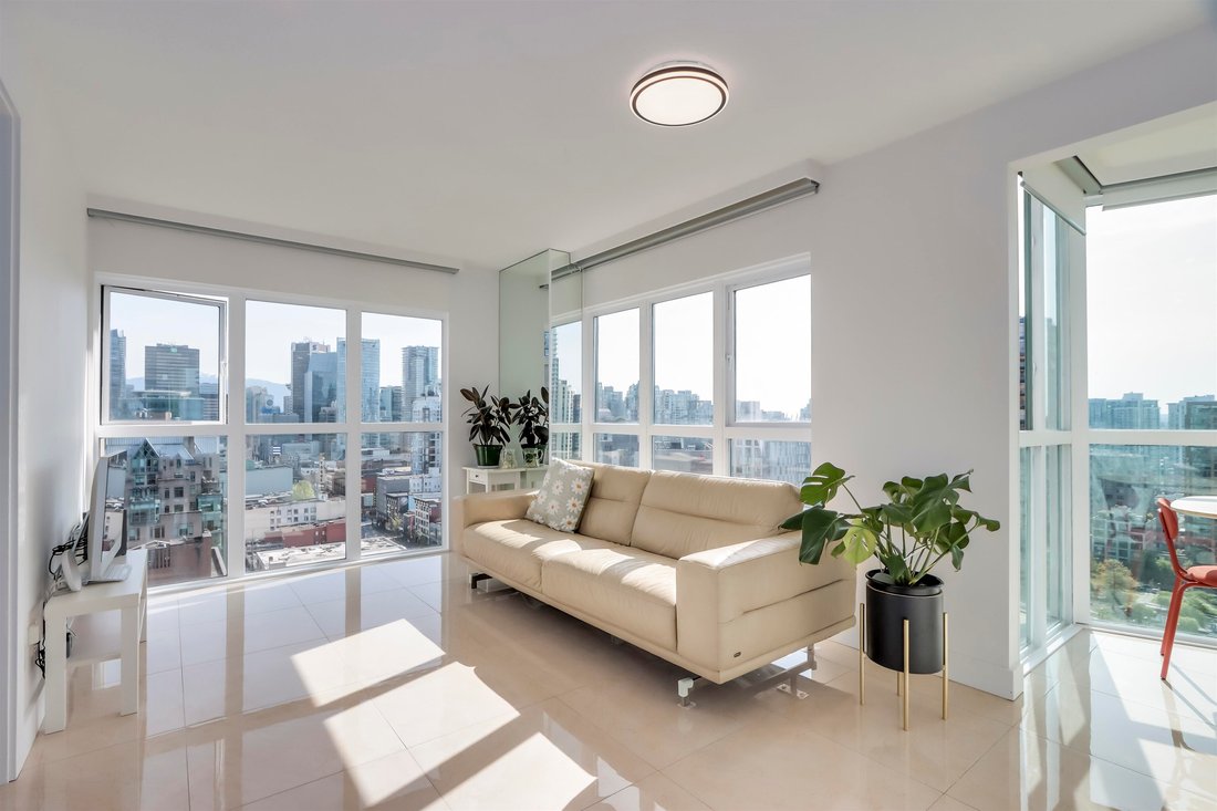 Bright & Modern Downtown Condo! In Vancouver, British Columbia, Canada ...