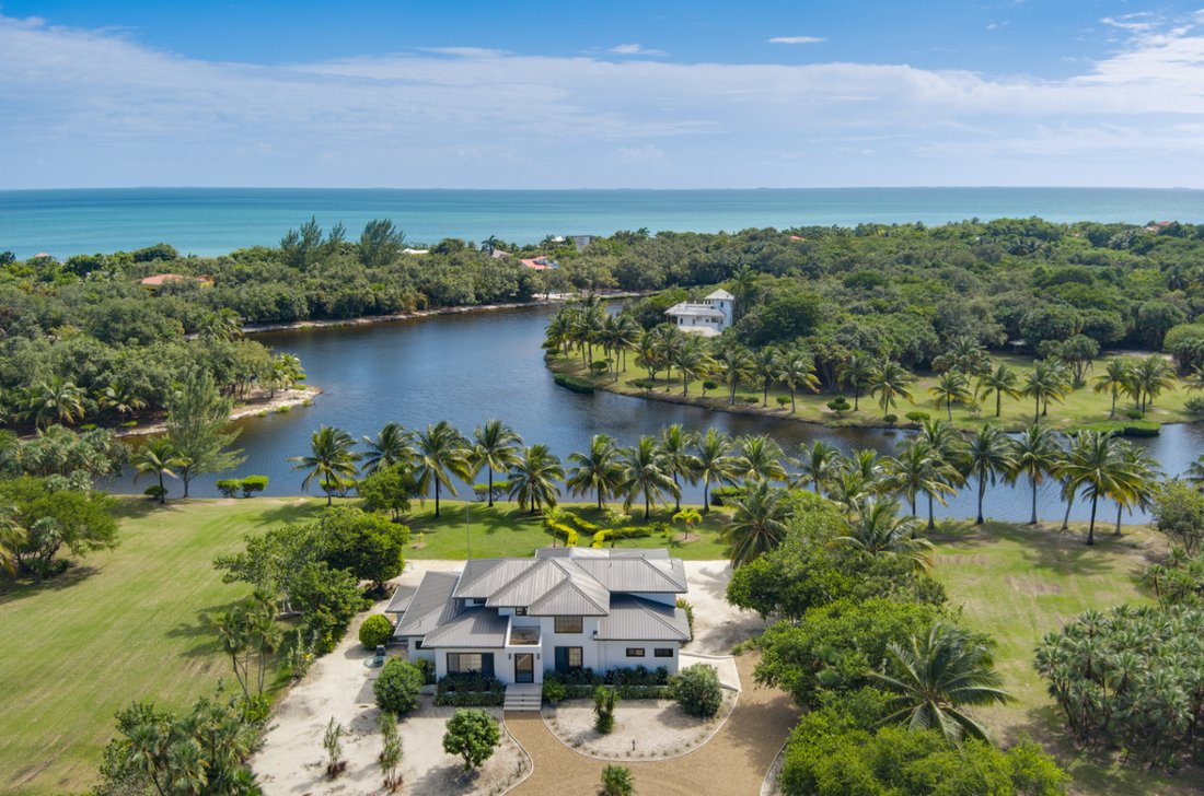 Waterfront Sanctuary In Exclusive In Seine Bight, Stann Creek District ...