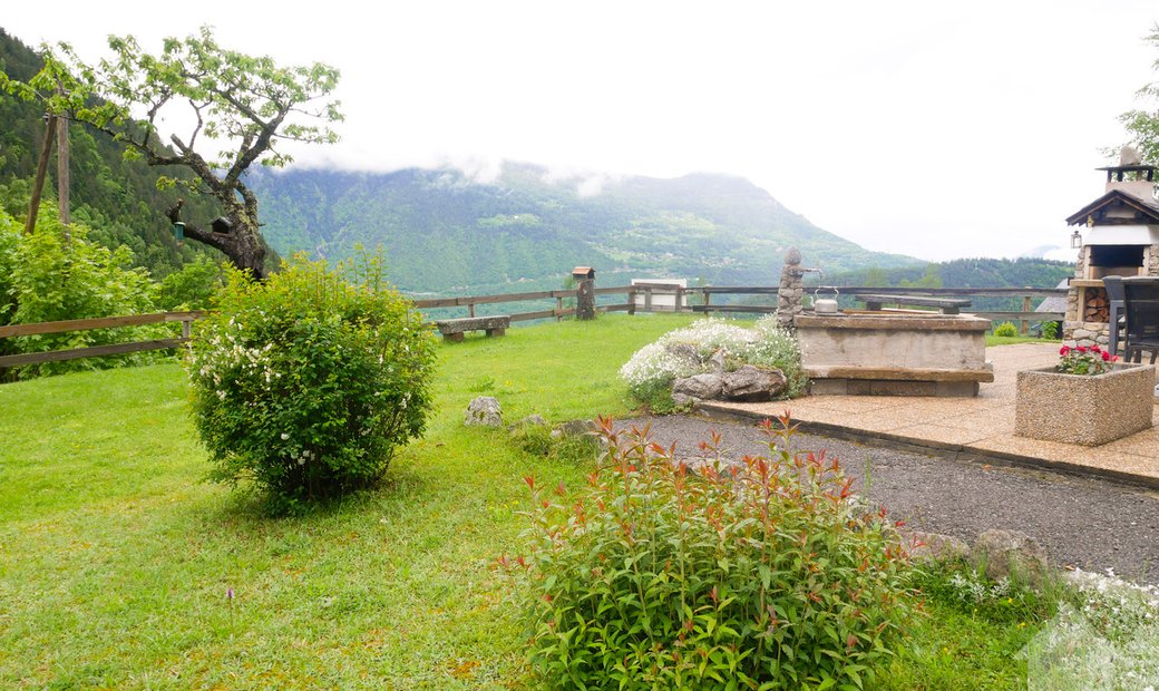 Grazioso Chalet Sulle Alture Della Grande In Bovernier, Vallese ...