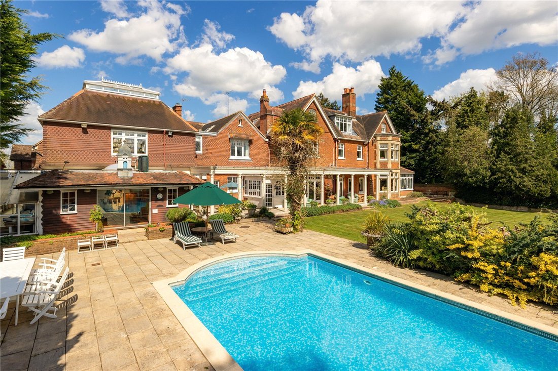 Barnet Lane, Elstree, Borehamwood, In Elstree, England, United Kingdom ...