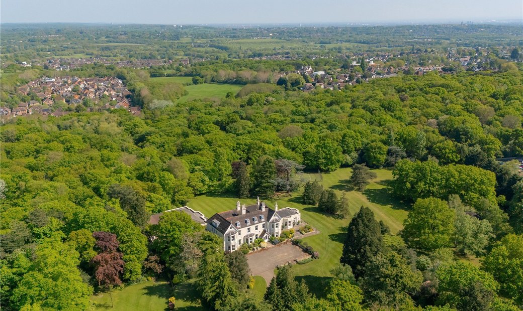 Manor Road, Loughton, Essex In Buckhurst Hill, England, United Kingdom ...