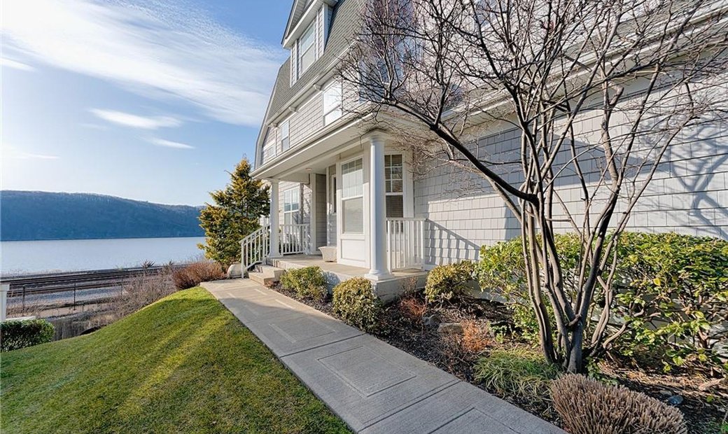 136 Hudson Pointe Drive, Poughkeepsie, In Spackenkill, New York, United ...