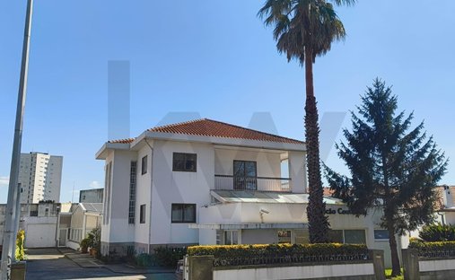Luxury townhouses with pool for sale in Ramalde, Porto District ...
