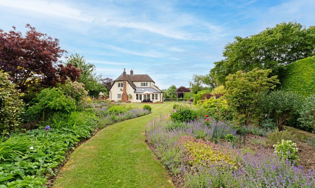 3 Bedroom Detached House For Sale In In Takeley, England, United ...