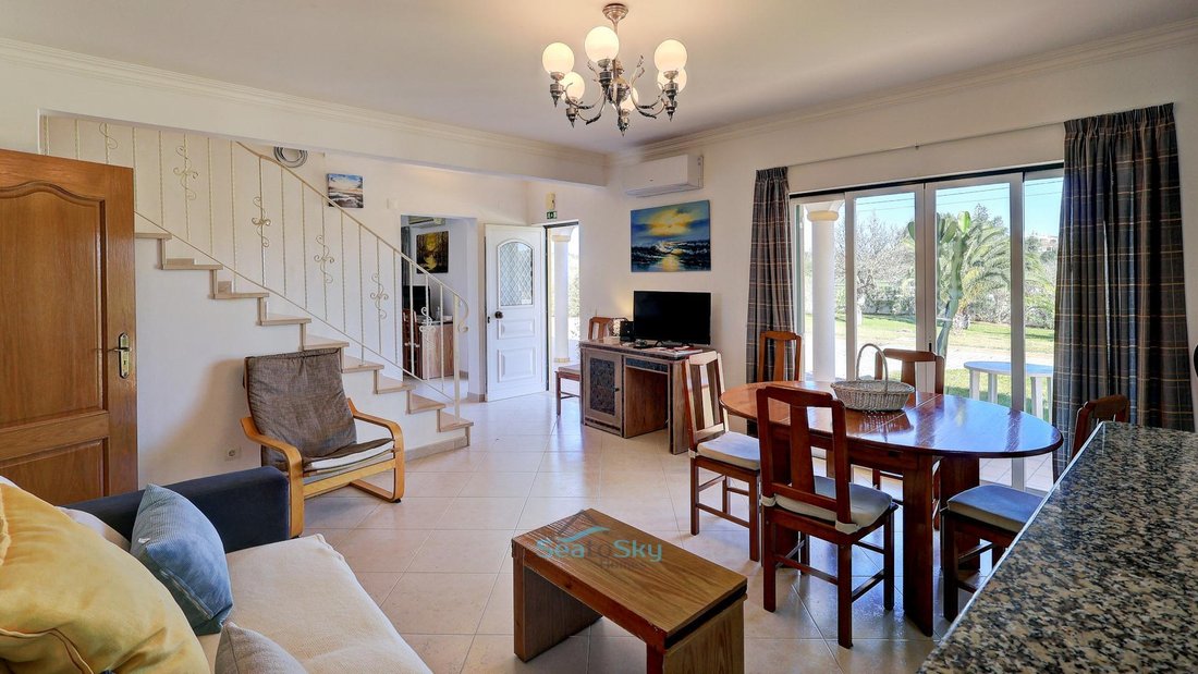 Large House Divided Into Two Dwellings In Porches, Faro District ...