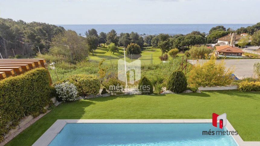 Casa A 4 Vientos Con Vistas Panorámicas Al Mar En La In Teia, Catalonia ...