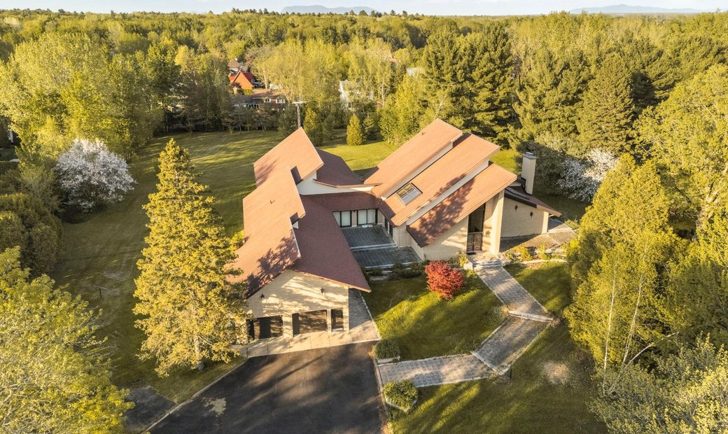 Carignan, Québec In Carignan, Quebec, Canada For Sale (15681878)