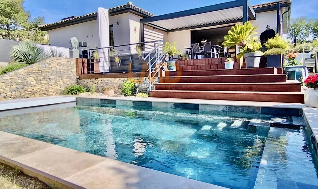New House On One Level Swimming Pool & Jacuzzi In Nîmes, Occitanie ...