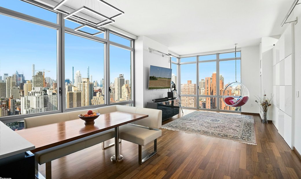 Luxury Meets Comfort On The 30th Floor In New York, New York, United ...