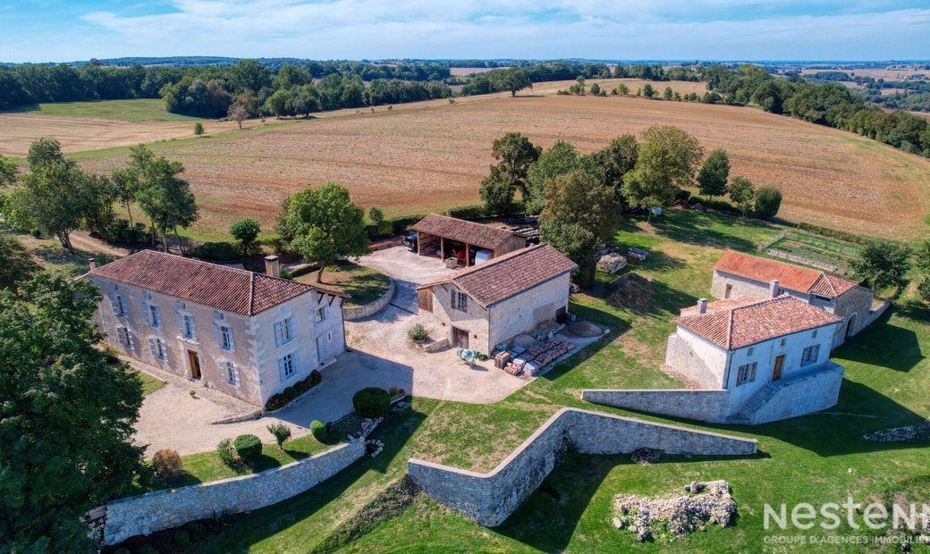 A Vendre Propriété Composée De Plusieurs In Pouy Roquelaure, Occitanie ...