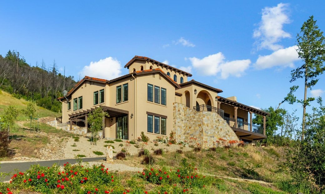 Tuscan Style Estate Along The Iconic In Calistoga, California, United ...