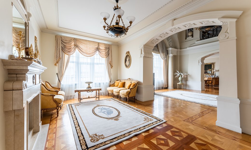 An Elegant And Spacious Apartment In The Quiet Center Riga In Riga ...
