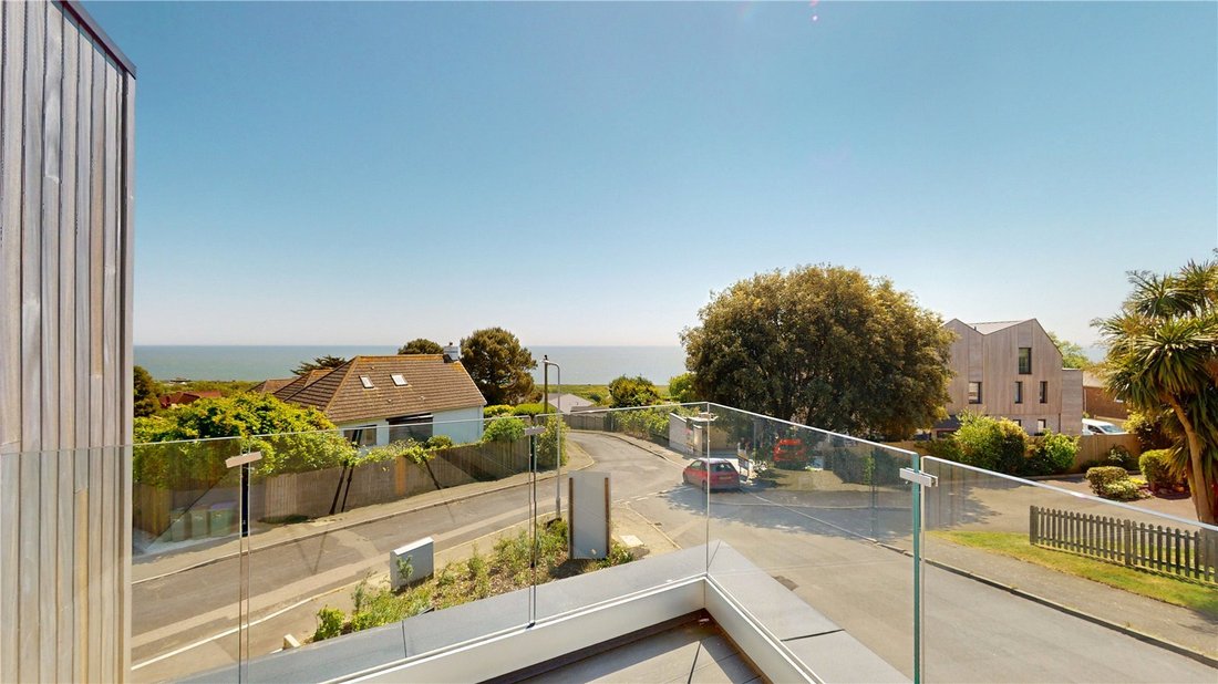 Quiet Coastal Living With Ocean Views In Hythe, England, United Kingdom ...