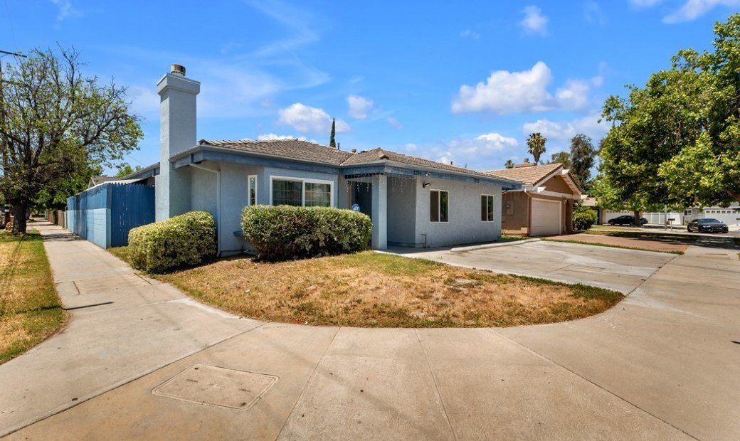 Rare Triplex Generational Living In Los Angeles, California, United ...