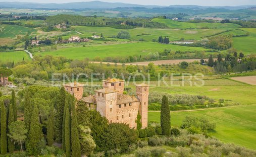 Luxury chateaus for sale in Italy | JamesEdition