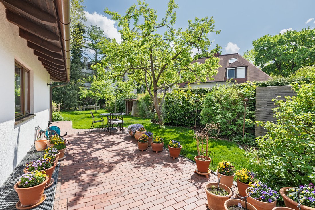 Spacious Detached House With South Facing Garden In Munich, Bavaria ...