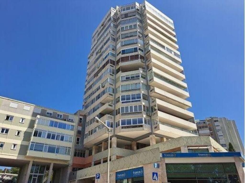 Se Encuentra En Las «Torres Do Restelo», En Ajuda, Distrito De Lisboa ...