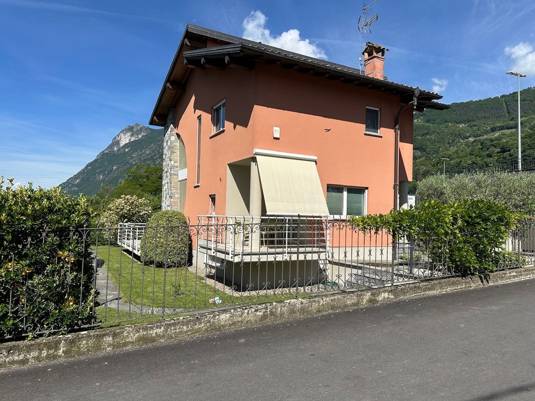 Modern Villa In Carlazzo, Lombardy, Italy For Sale (15713012)
