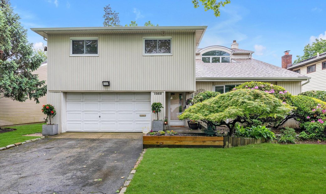 House North Woodmere In Valley Stream, New York, United States For Sale ...